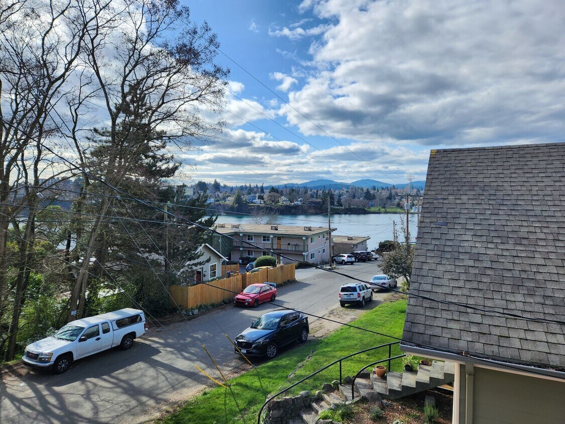 Updated Duplex In Manette With Water View - Alquileres en Bremerton, WA ...