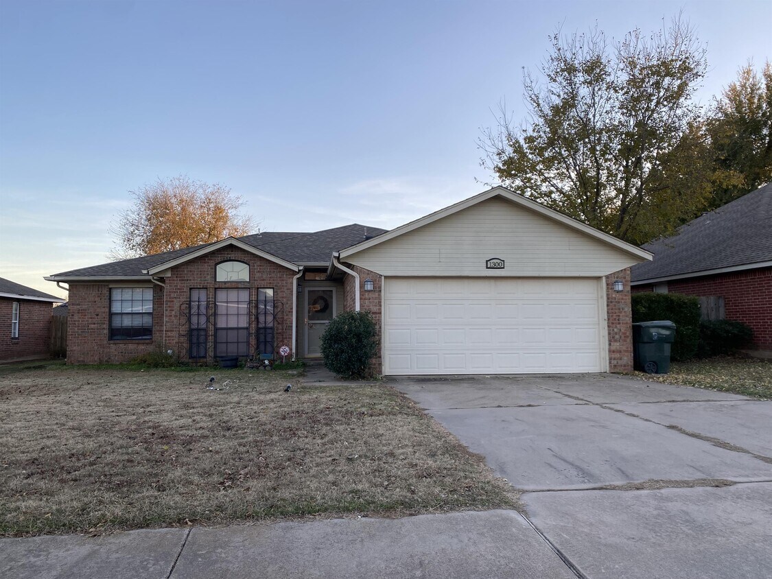 1300 Teakwood Dr, Norman, OK 73071 - House Rental in Norman, OK | Apartments.com