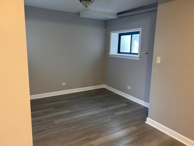 2055 W Touhy Ave, Chicago, IL 60645 - House Rental in Chicago, IL ...