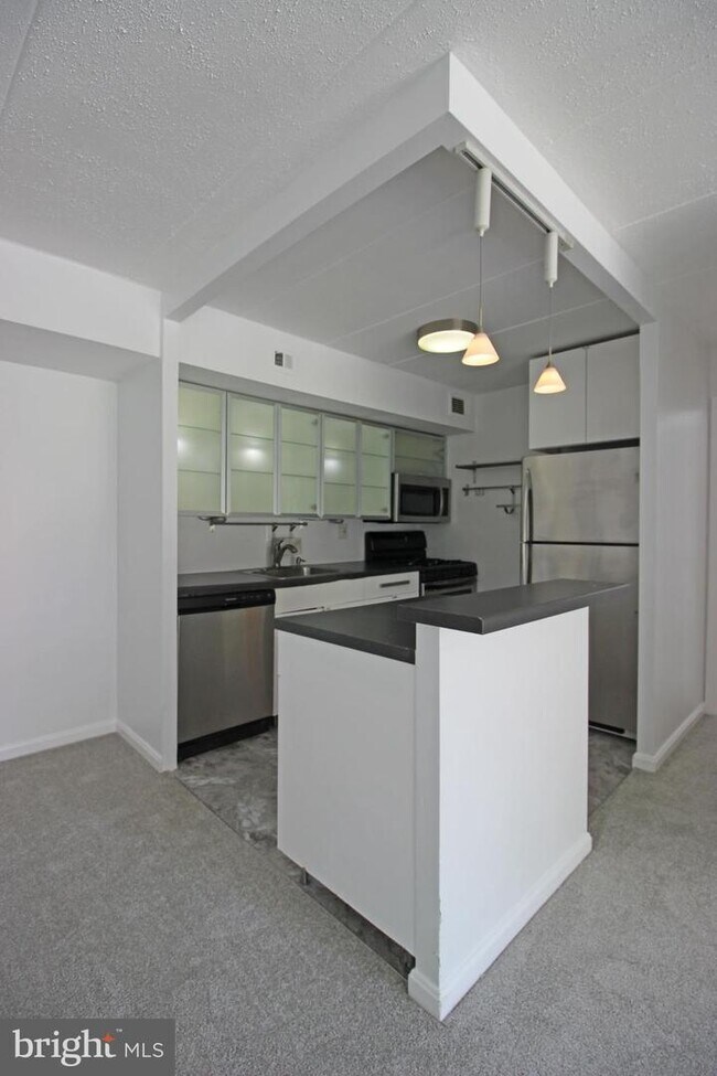 2630 Wagon Dr Unit 3C, Alexandria, VA 22303 - Room for Rent in ...