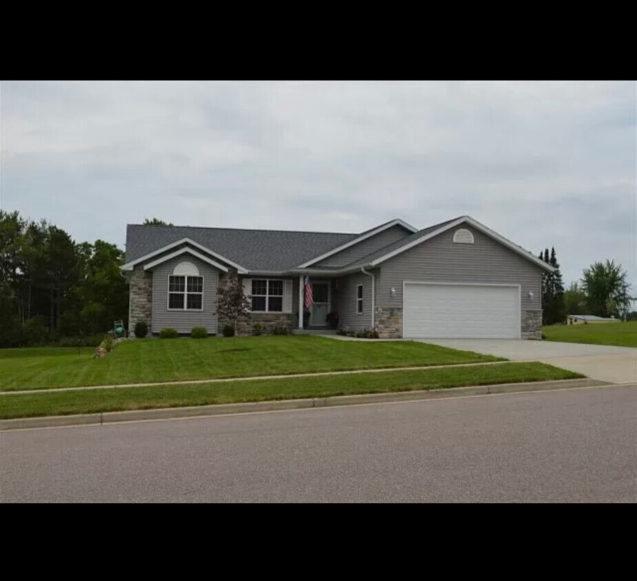 633 Lakeview Ave, Merrimac, WI 53561 - House Rental in Merrimac, WI ...