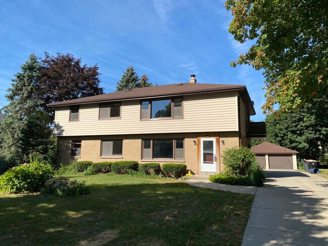 1600 Tosa Student Apartments for Rent - Wauwatosa, WI - Updated Today ...