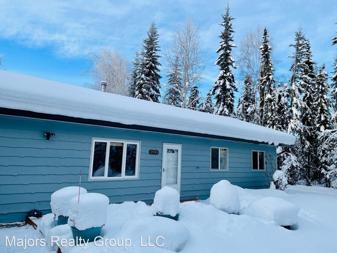 2935 Circle Loop Rd, North Pole, AK 99705 - House Rental in North Pole ...