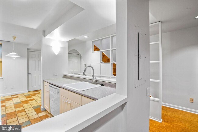 2029 Bainbridge St Unit 2, Philadelphia, PA 19146 - Room for Rent in ...
