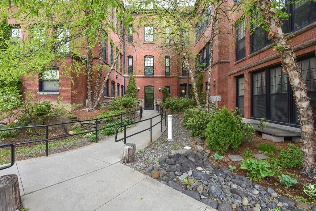 28 Adams St Unit 1, Worcester, MA 01604 - Condo for Rent in Worcester ...