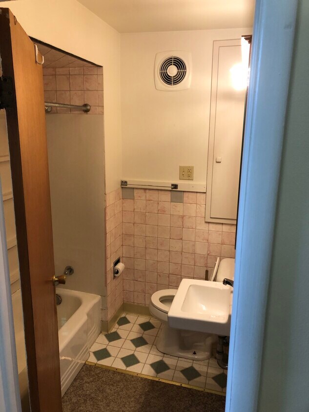 15 Adams St Unit 4, Tiffin, OH 44883 - Tiffin, OH, 44883 | Apartments.com