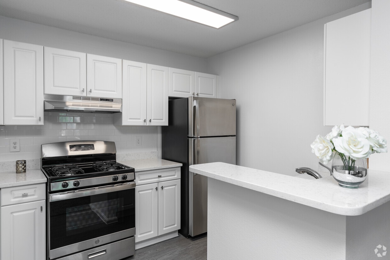 Town Walk at Hamden Hills - Apartments in Hamden, CT | Apartments.com