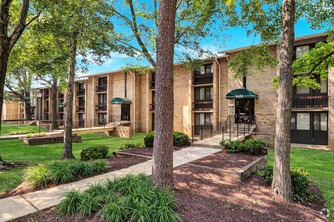 Livington Oaks Apartments for Rent with a Swimming Pool - Oxon Hill, MD ...