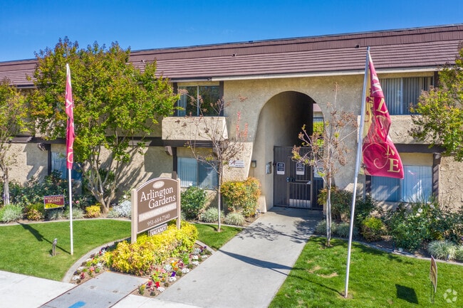 Apartments for Rent with Hardwood Floors in Magnolia Center, Riverside ...