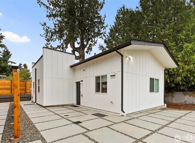 Elbert Place Apartments for Rent with EV Charging - Seattle, WA ...