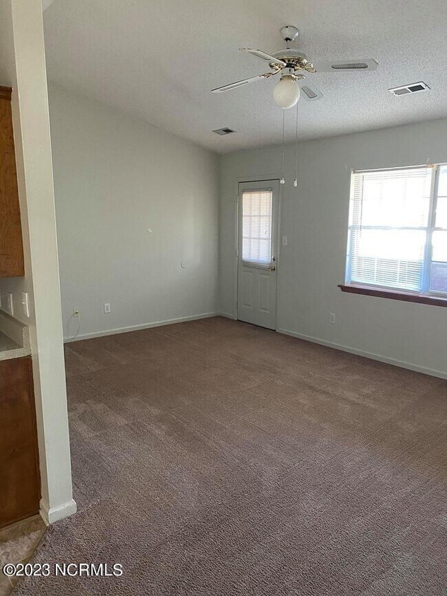 1211 E Fire Tower Rd Unit J, Greenville, NC 27858 - Room for Rent in ...