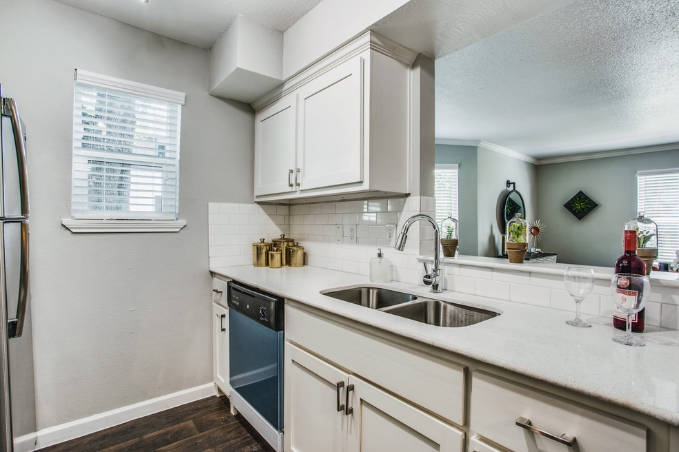 Apartments for Rent with Air Conditioning in Wild Peach Village TX ...