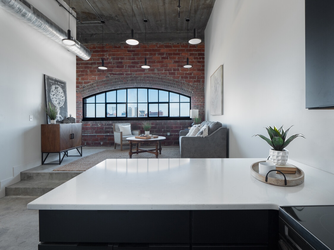 Adams & Oak - 810 Sw Adams St Peoria, IL 61602 | Apartments.com