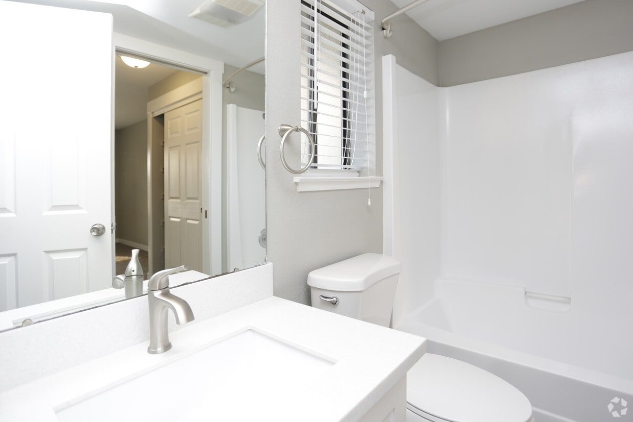 Silver Bay Apartments - 3504 N Whistler Ln Boise, ID 83703 | Apartments.com