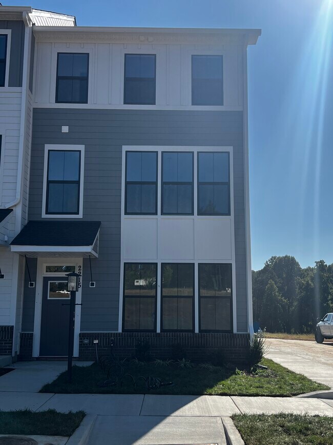 Mosby Mountain Student Apartments for Rent - Charlottesville, VA ...