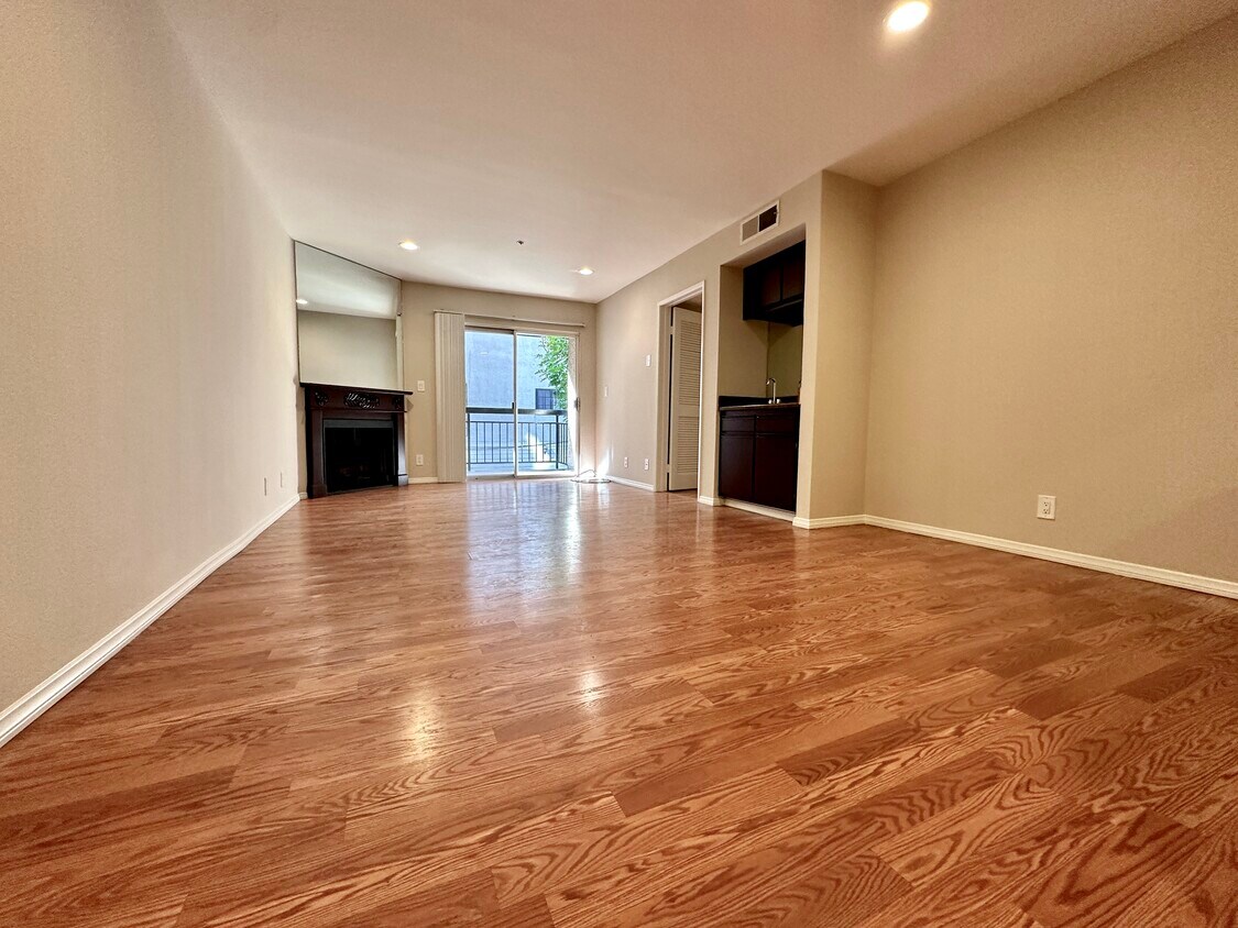 8722 Burton Way, Los Angeles, CA 90048 - Apartments in Los Angeles, CA ...