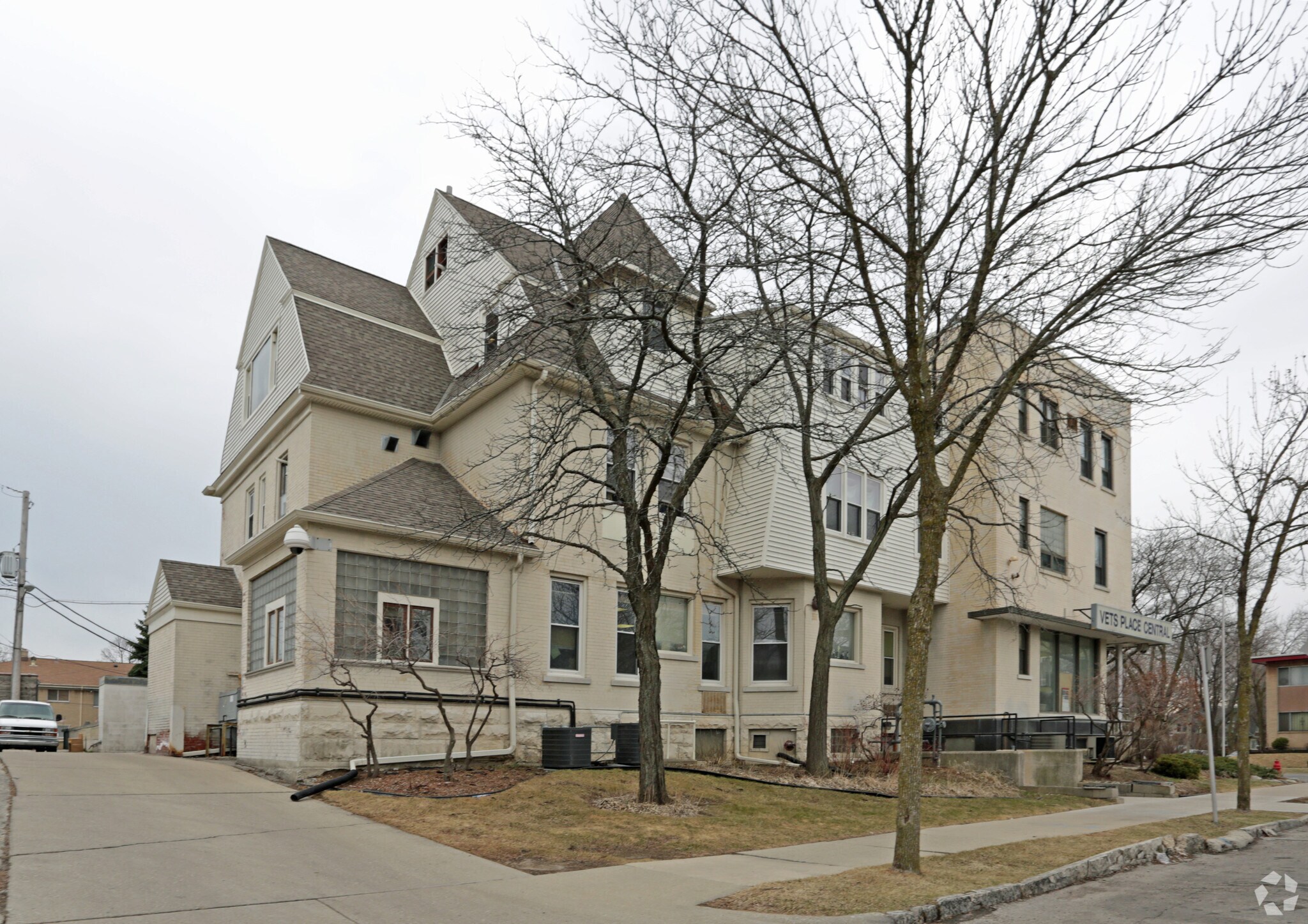 Vets Place Central - 3330 W Wells St Milwaukee, WI 53208 | Apartments.com