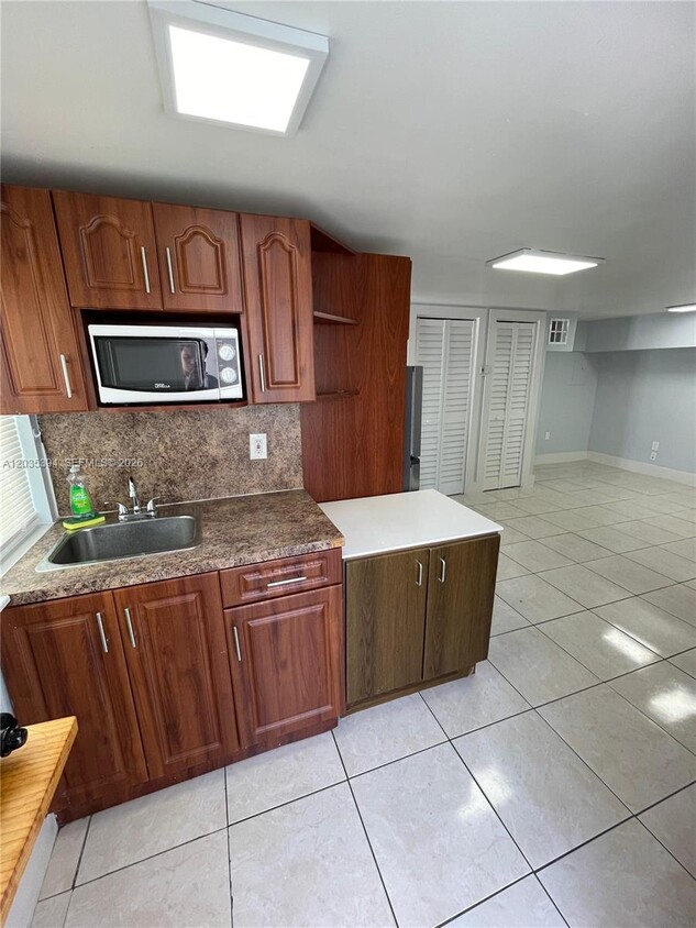 3333 W 4th Ave Unit A, Hialeah, FL 33012 - Room for Rent in Hialeah, FL ...
