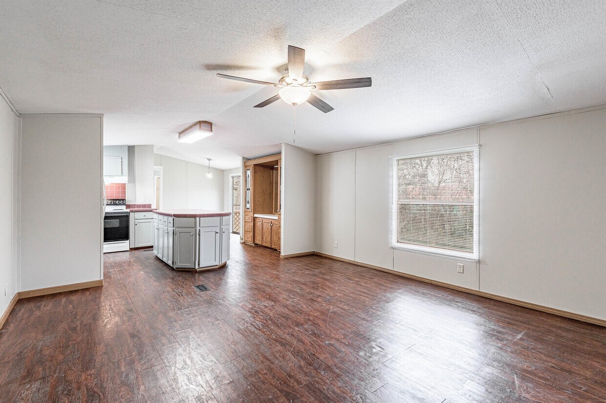 1345 FM 405 Rd Unit 5, Huntsville, TX 77320 - Room for Rent in ...