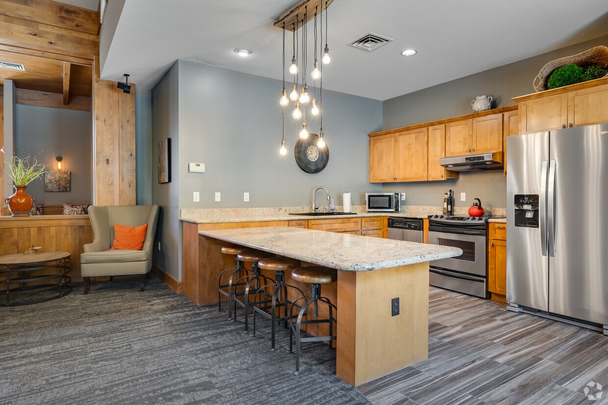 The Lodge at Maple Grove - 985 N Maple G... Boise, ID 83704 ...