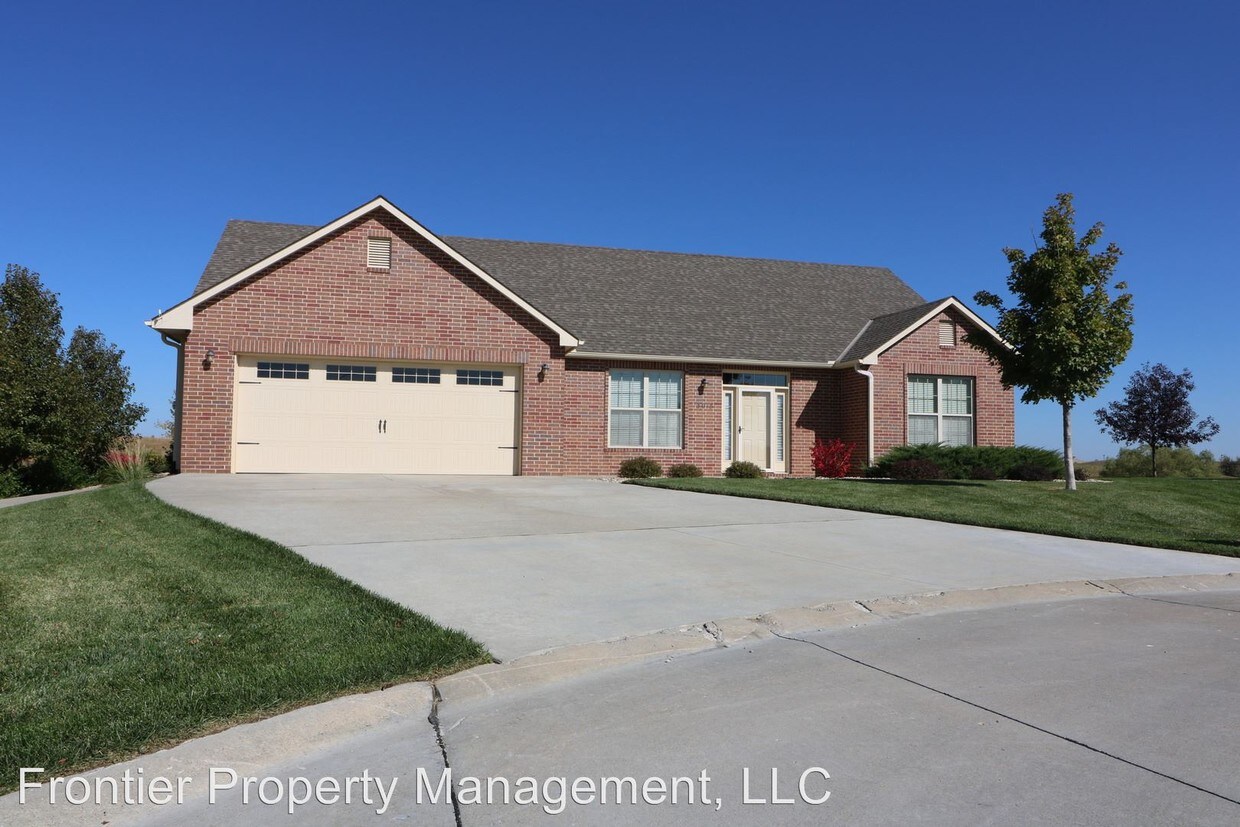 3018 Champions Cir, Manhattan, KS 66503 - House Rental in Manhattan, KS ...