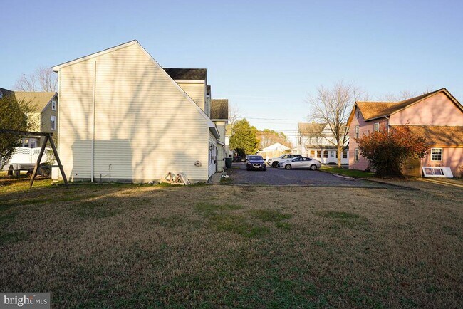 210 E Lillian St Unit C, Hebron, MD 21830 - Room for Rent in Hebron, MD ...