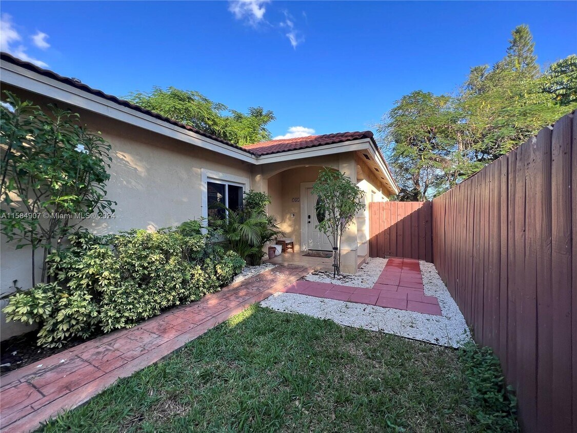 761 NW 24th Ct Unit 761, Miami, FL 33125 - Room for Rent in Miami, FL ...