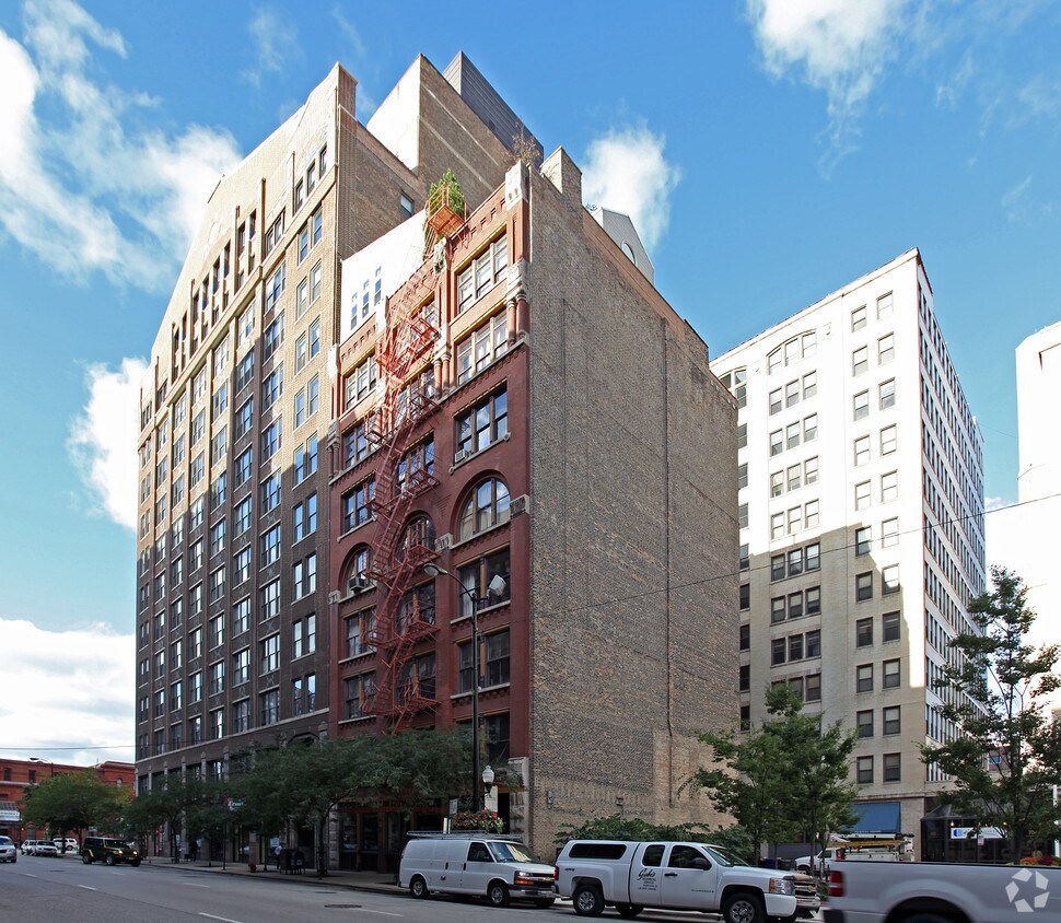 Rowe Building Apartments - Chicago, IL | Apartments.com