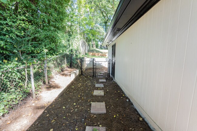 1090 Indale Pl SW, Atlanta, GA 30310 - House Rental in Atlanta, GA ...