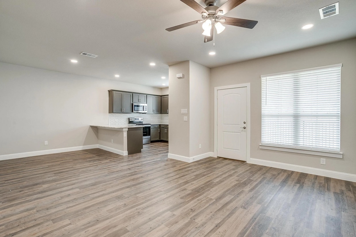 Stone Lake Townhomes Townhomes for Rent - Weatherford, TX | Apartments.com