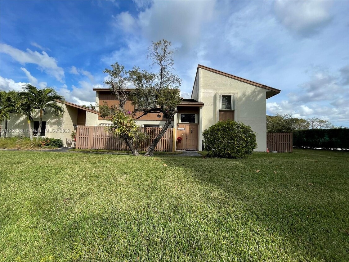 10741 SW 113th Pl, Miami, FL 33176 - Townhome Rentals in Miami FL ...