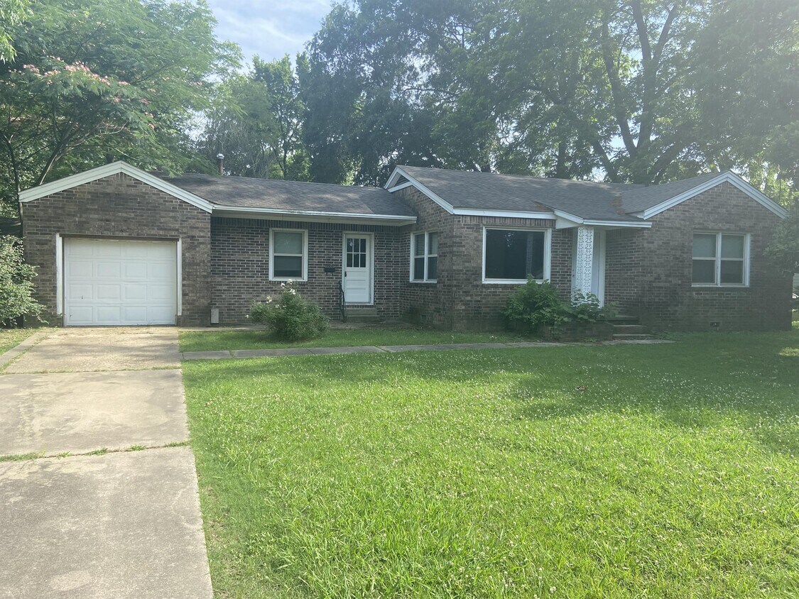 118 NE 3Rd St, Spiro, OK 74959 - House Rental in Spiro, OK | Apartments.com