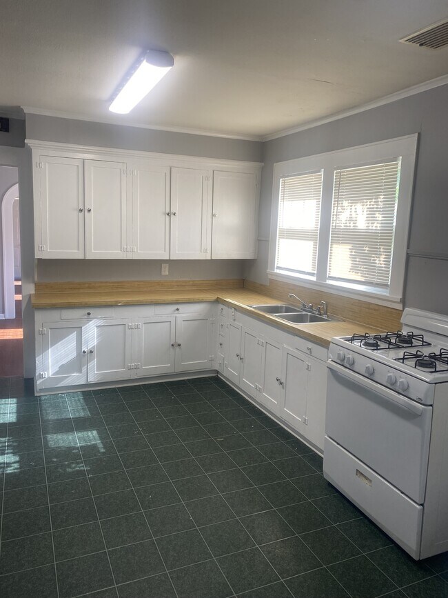 922 W Cedar St, El Dorado, AR 71730 - House Rental in El Dorado, AR ...