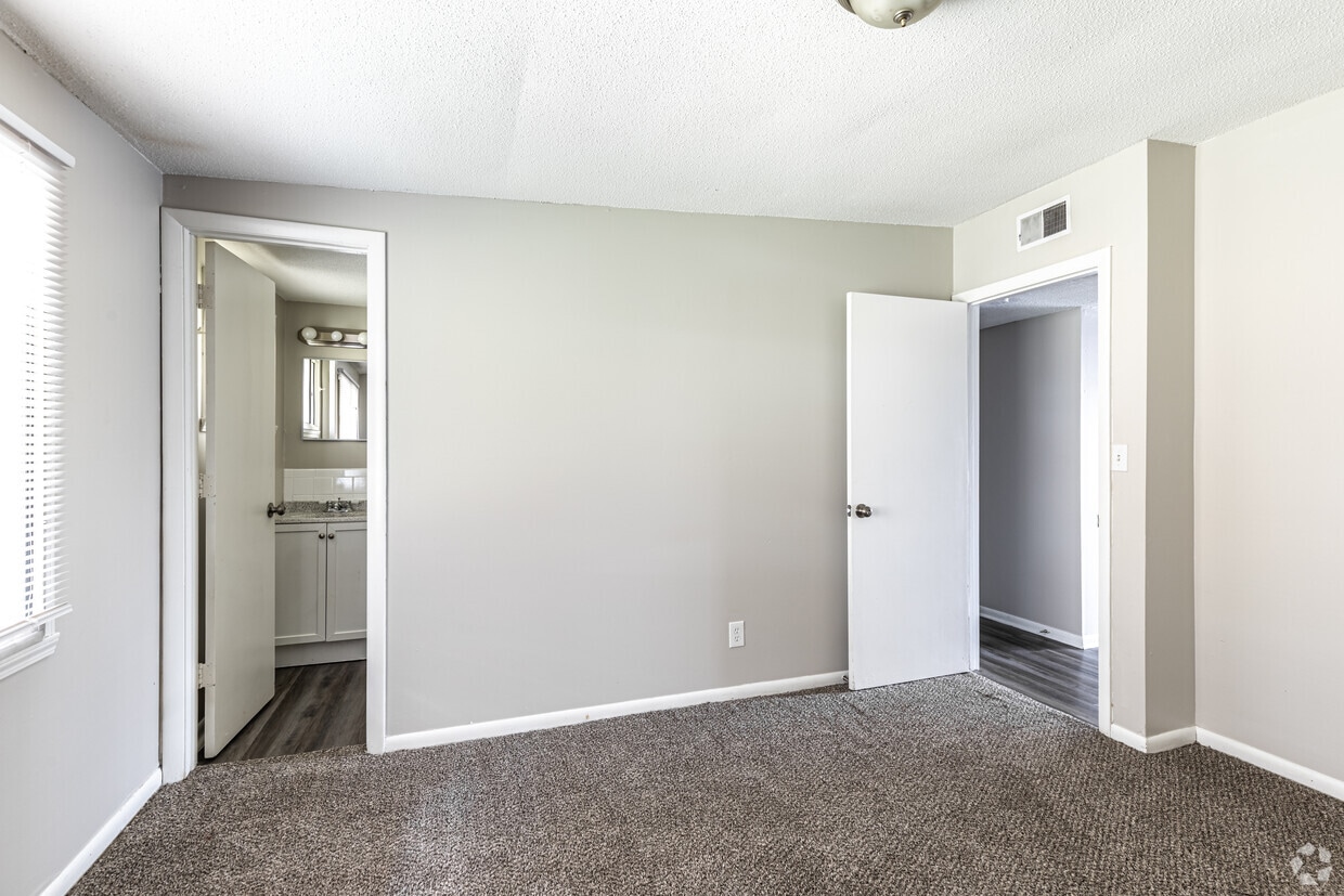 Stonleigh Court Apartment Homes - 1331 Stonleigh Ct Leavenworth, KS ...