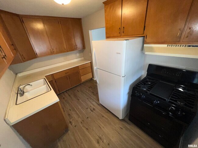 745 E Shore Dr Unit A, Pekin, IL 61554 - Room for Rent in Pekin, IL | Apartments.com