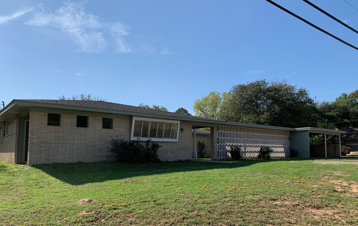 1201 S Main St, Lindale, TX 75771 - House Rental in Lindale, TX ...