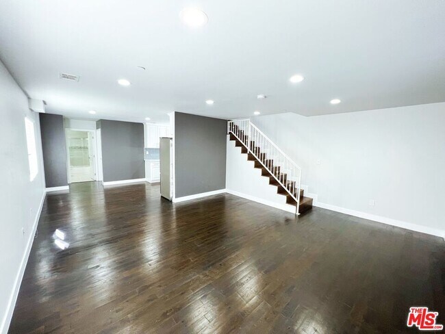 2114 1/2 S Ridgeley Dr, Los Angeles, CA 90016 - Condo for Rent in Los ...