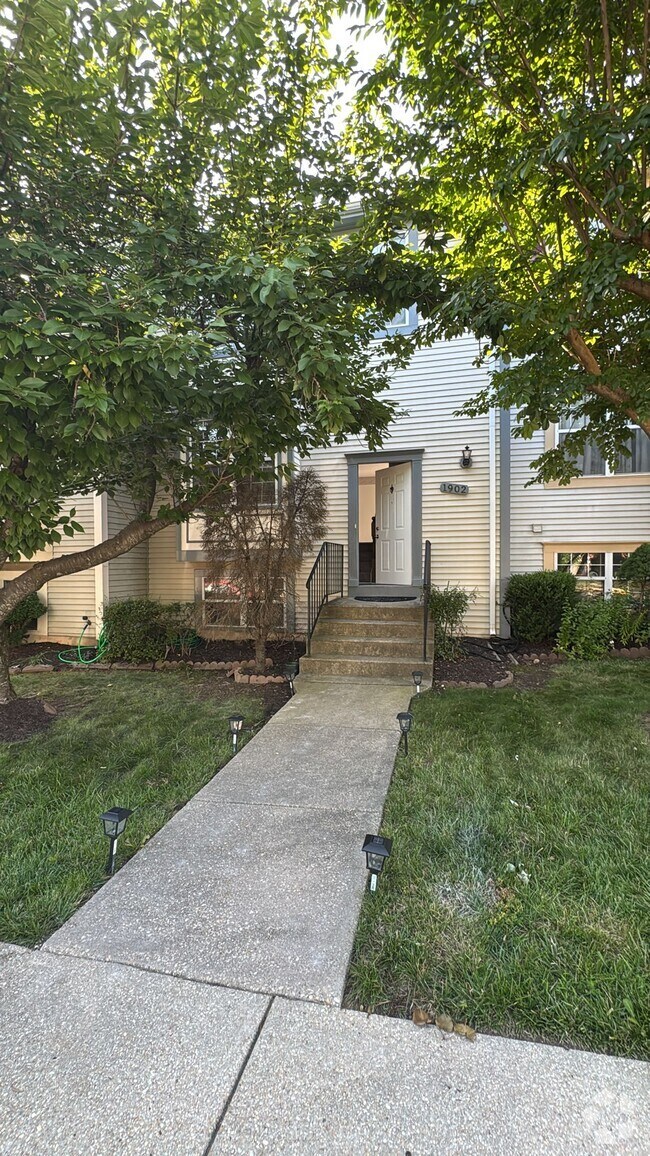 Stonehedge Condominiums Pet Friendly Apartments for Rent - Silver ...