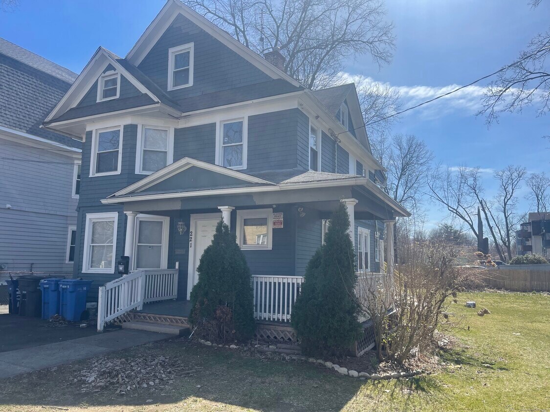 221 Westland St Unit 2nd floor, Hartford, CT 06112 - Room for Rent in ...