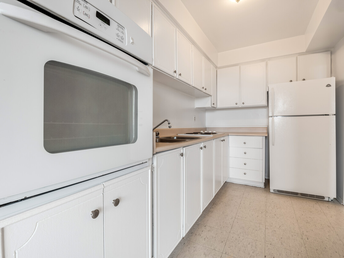 3801 Riverside Drive East Apartments - 3801 Riverside Dr E Windsor, ON ...