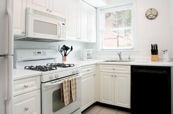 10 Berkeley Ct, Brookline, MA 02445 - Townhome Rentals in Brookline MA ...