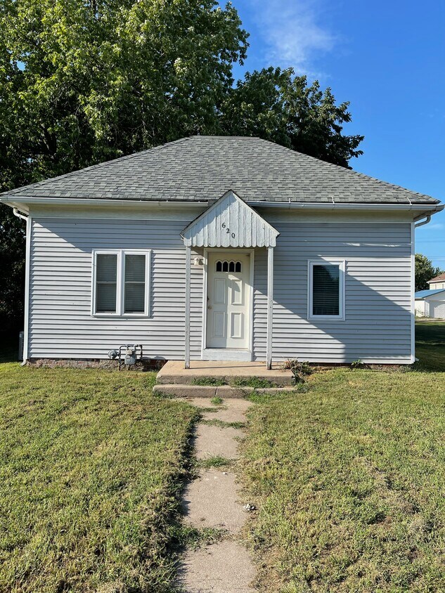 620 W 5th St York NE 68467 House Rental In York NE Apartments