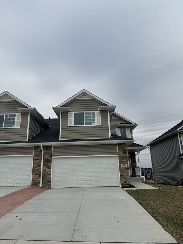 9208 Peregrine Rd, Lincoln, NE 68505 - Townhome Rentals in Lincoln NE ...