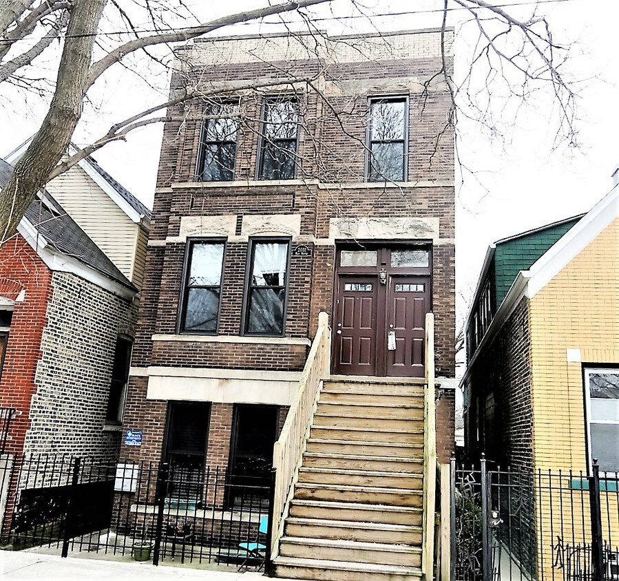 2031 W Moffat St Unit #B, Chicago, IL 60647 - Room for Rent in Chicago ...
