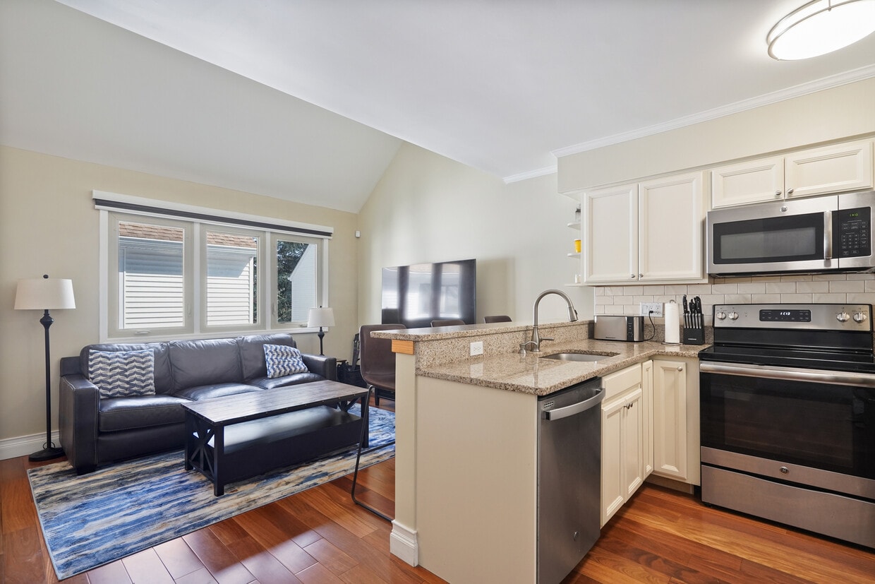 141 Grove St Unit D, Stamford, CT 06901 - Condo for Rent in Stamford ...