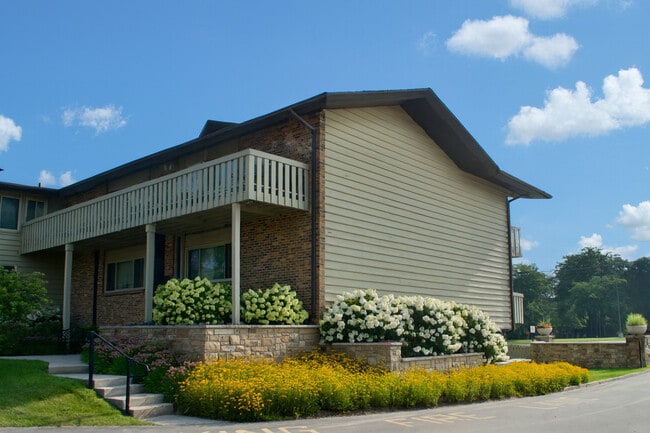 Wind Point Apartments for Rent with a Walk-In Closet - Racine, WI ...