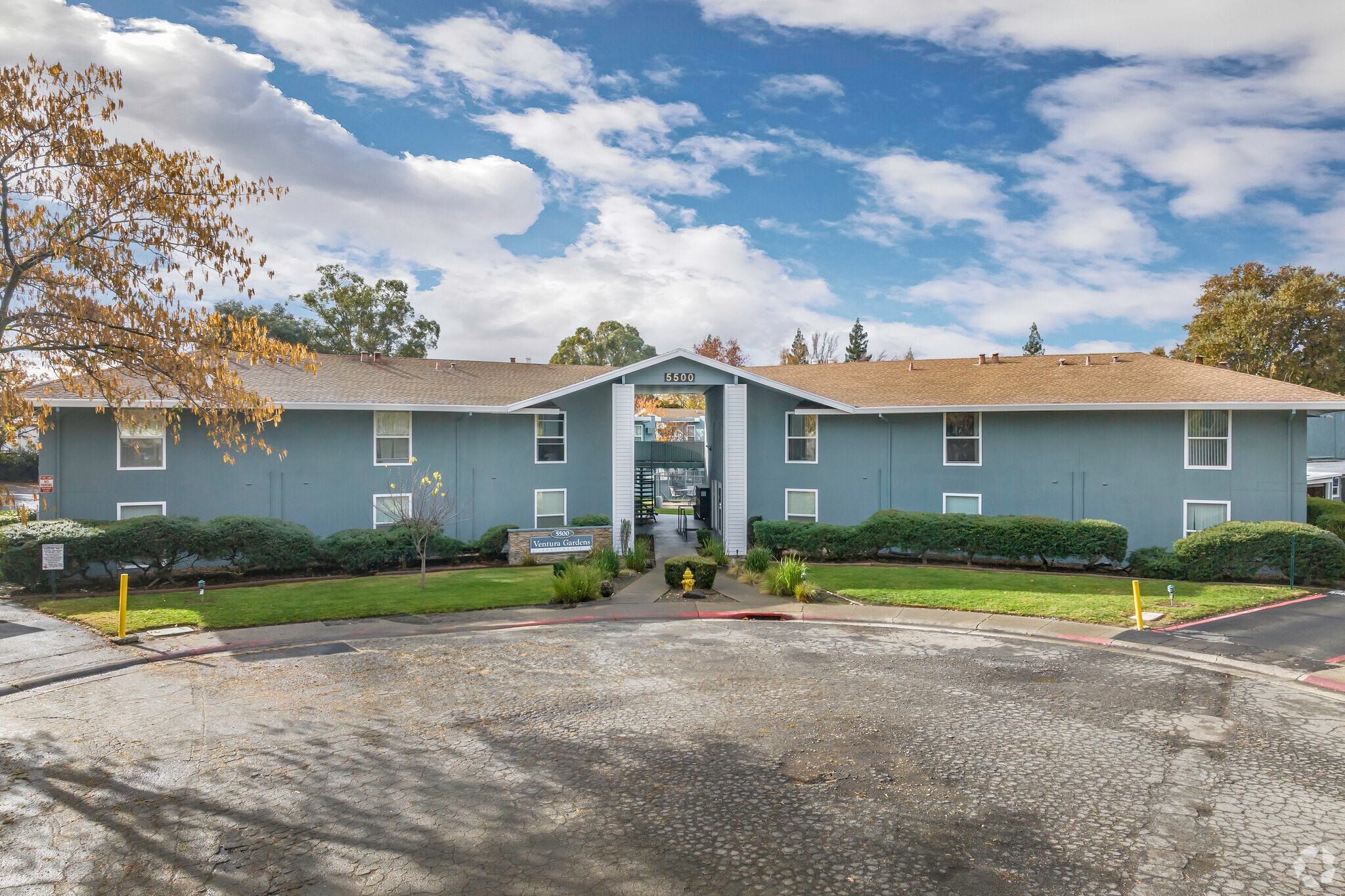 5500 Foothill Garden Ct
