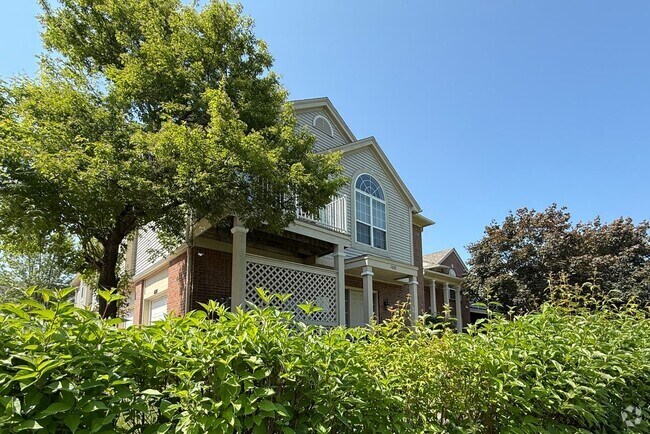 Maple Crossing Houses for Rent with High Ceilings - Walled Lake, MI