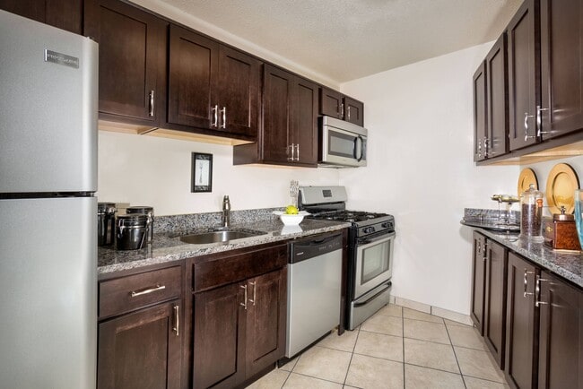 Apartments for Rent with a Walk-In Closet in Chevy Chase Section Five ...