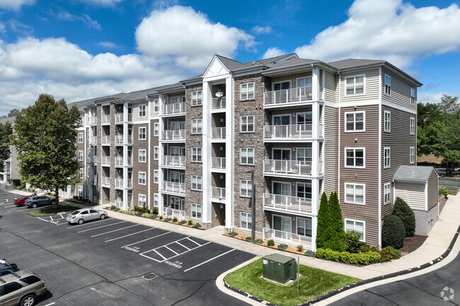 Smith's Landing Apartments for Rent with High Ceilings - Blacksburg, VA ...